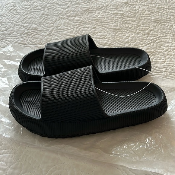 Cloud Slippers | Shoes | Thick Sole Cloud Slippers Women Men Black New ...